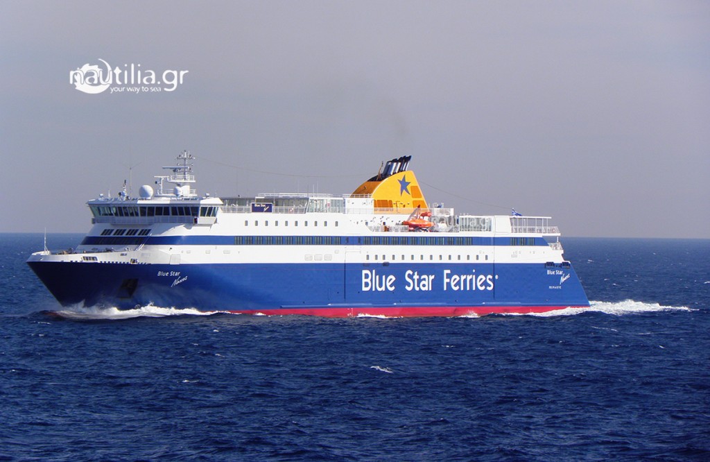 Αγνοείται επιβάτης του Blue Star Naxos που έπεσε στη θάλασσα | Nautilia.gr